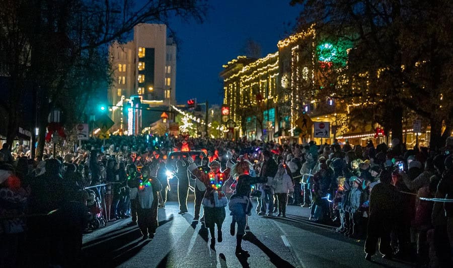 Christmas in Oregon: 5 Christmas Towns in Oregon - Discover the Pacific ...